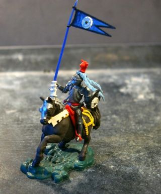 BRITAINS HERALD SWOPPET Medieval Knight Mounted With Standard 1450 ...