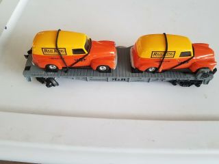 MTH RAIL KING AUTO TRANSPORT RAILROAD FLAT CAR W/2 - 1951 PANEL VANS ...